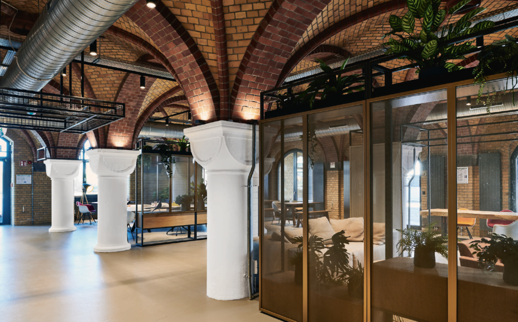 Stylish renovation - bestworkspaces.com