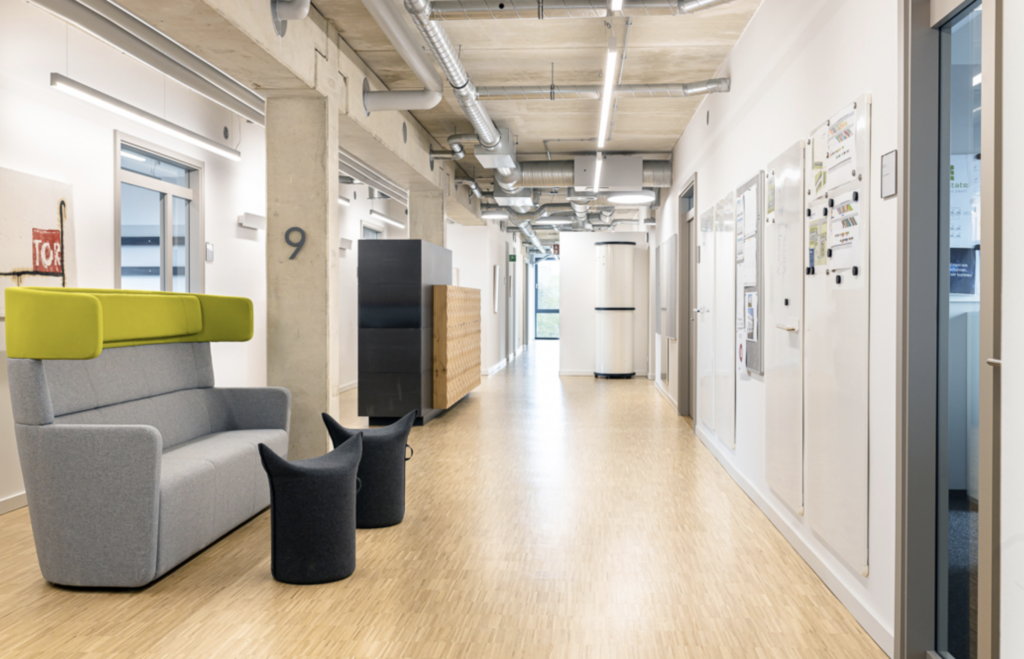 Active Passiv House - bestworkspaces.com